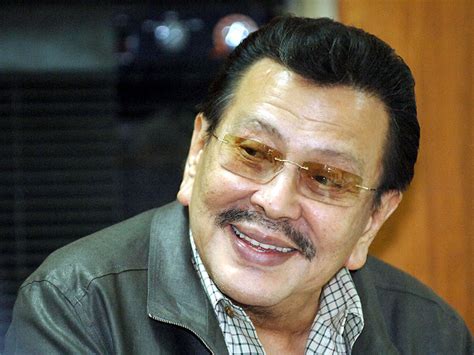 Estrada leaves for Singapore | Inquirer News