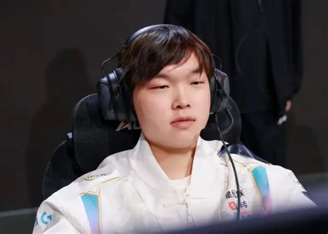 新版本各位选手段位公布，ig成为最不努力的选手，教练段位全队第一