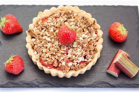 Rhubarb Strawberry Crumb Pie
