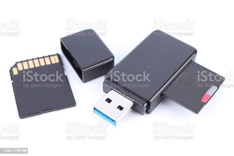 흰색 배경에 고립 된 마이크로 Sd와 Sd 카드 또는 Usb 플래시 드라이브 Usb 메모리 스틱 0명에 대한 스톡 사진 및 기타