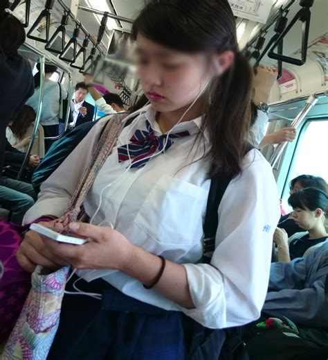 【素人エロ画像】ブラウスjkの正面撮り透けブラ透けキャミw ふっくら素人エロ画像
