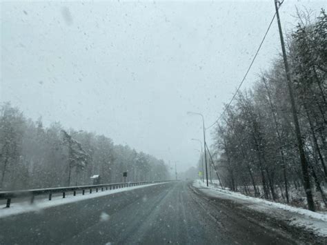 На тюменских трассах ухудшается видимость из за снегопада