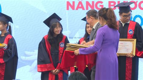 120 Tân Sinh Viên Nhận Học Bổng Nâng Bước Thủ Khoa Năm 2023 Đài