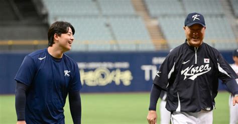 Md포토 노시환 한화 레전드 홈런왕 장종훈 코치와 즐거운 대화