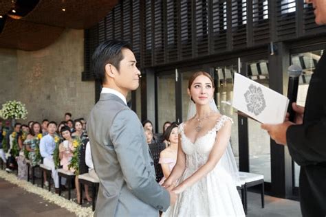 50岁郑嘉颖结婚，网友：完全看不出他与老婆相差20多岁！凤凰网