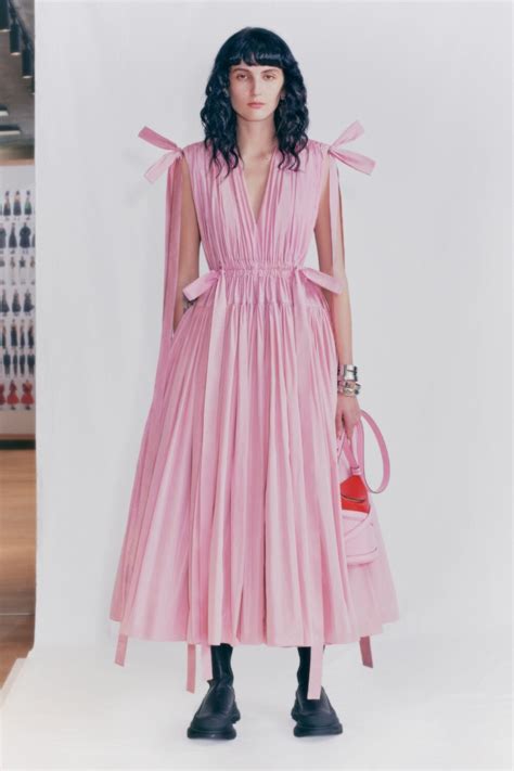 Alexander Mcqueen 2021 堆糖，美图壁纸兴趣社区