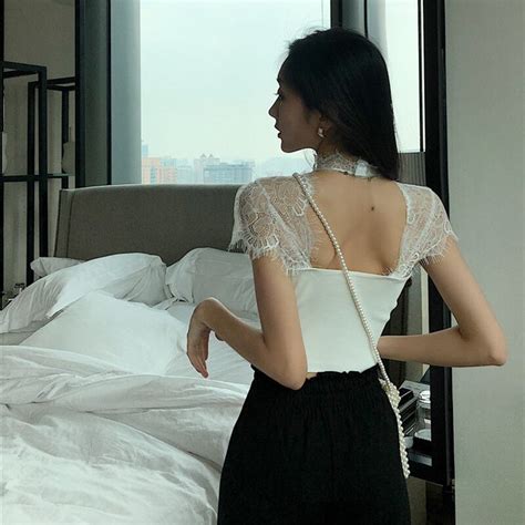 トップス 人気新入荷 セクシー レース 切り替え 透かし彫り Vネック ブラック ホワイト Dresszone