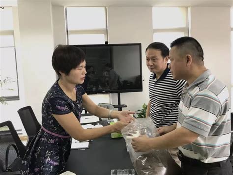 市领导一对一服务人才 现场出谋划策