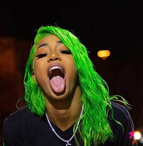 Pin By G Innovated On Poutfecttongue Pout Face Jawline Her Queen