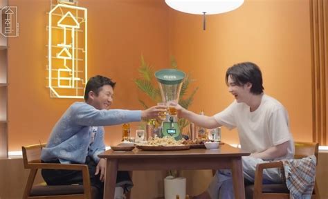 Bts Community Posts Yoonki Time 今日は世界ビールデー 짱！ 슈취타 ビール髭、できてるユンギを探してみた