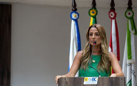 Juliana Pavan comemora a decisão do TCE que diz que Prefeitos de SC não