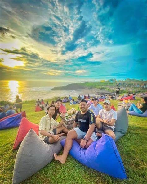 Cafe Indah Di Tepi Pantai Cinta Kedungu Bali Merupakan Salah Satu Pulau