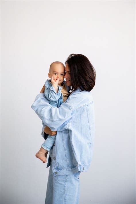 Мама и сын Фотограф Валерия Броматкина в 2025 г Материнство фотосессия Фотосессия