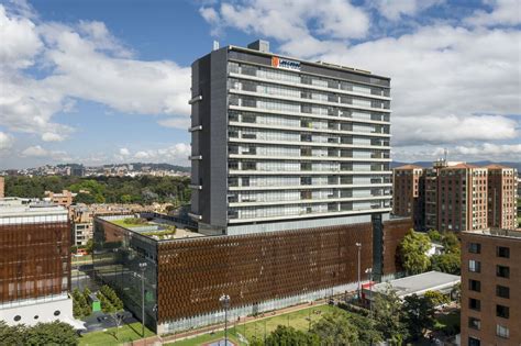 Galeria De Centro Médico Los Cobos Taller De Arquitectura De Bogotá 4