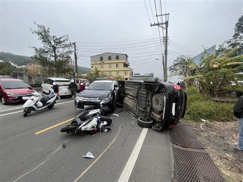 男子駕車拒攔查衝撞警車後翻覆 警開8槍逮人 社會 中央社 Cna