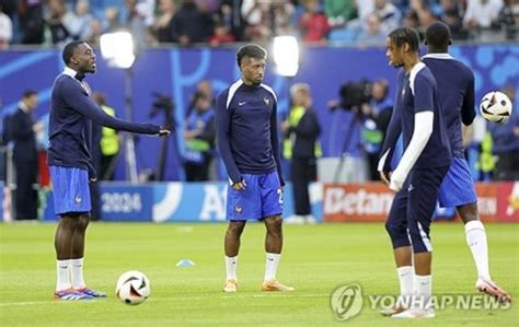 28살에 감독 때문에 짜증나서 국대 은퇴이게 바로 프랑스 대표팀이다 나무뉴스