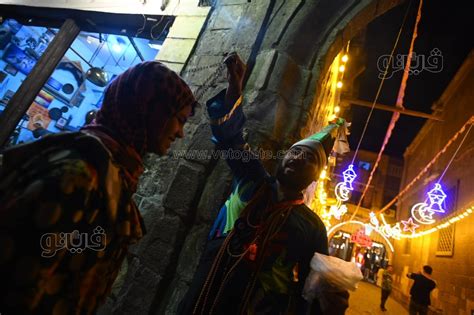 شارع المعز يتألق بالبهجة في أول ليالي رمضان صور