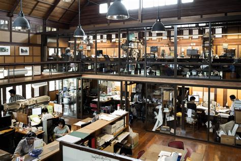 โรงเรียนรุ่งอรุณและสถาบันอาศรมศิลป์ Arsom Silp Institute Of The Arts