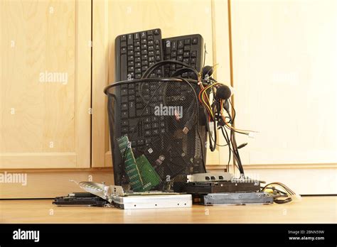 Recycle Bin Computer Hi Res Stock Photography And Images Alamy