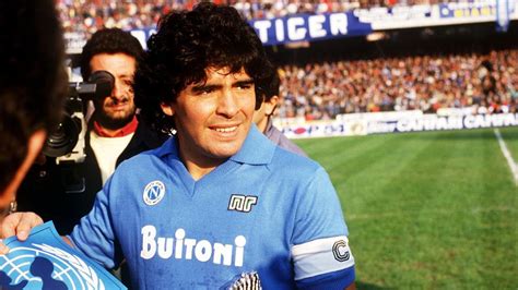 Mort de Diego Maradona EN DIRECT Le président de la République
