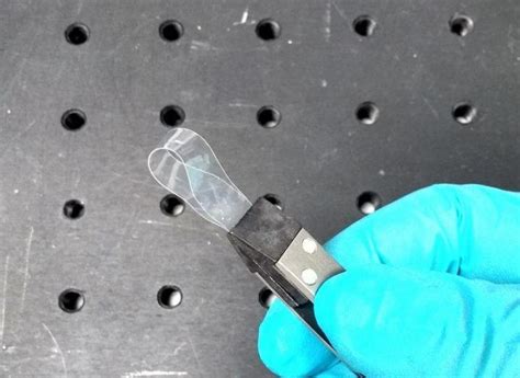 This New Material Does Something Pretty Unusual When Its Stretched