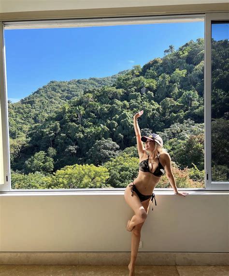Mackenzie Porter Rbikinidreams