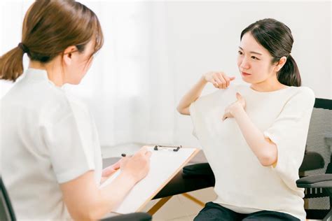 肩こりで胃がムカムカして吐き気がある場合の対処方法は？ リフリーラ