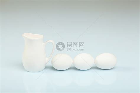 牛奶在玻璃罐子和鸡蛋里早餐液体乳糖烹饪杂货农场奶油面包杯子产品高清图片下载 正版图片321353578 摄图网