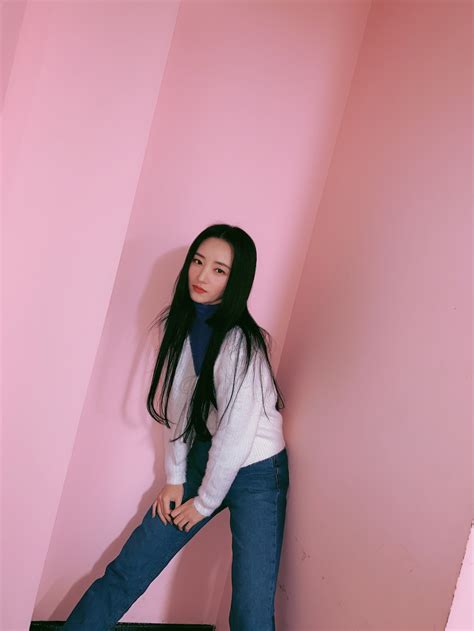 Dreamcatcher Community Posts 오늘의 봉이💜🤍 봉꿈꿔 썸냐들🌟 Su A