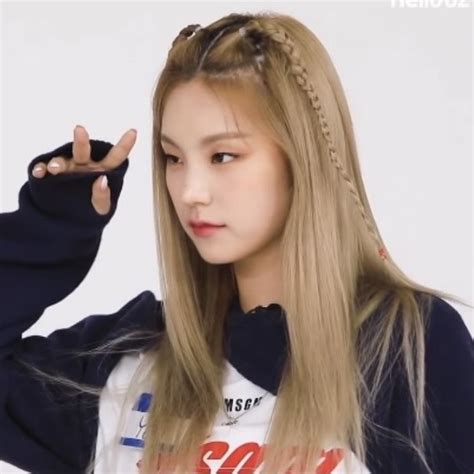 Itzy Hwang Yeji Lq Itzy Yeji Kpop Hair Dance Hairstyles Hair Styles