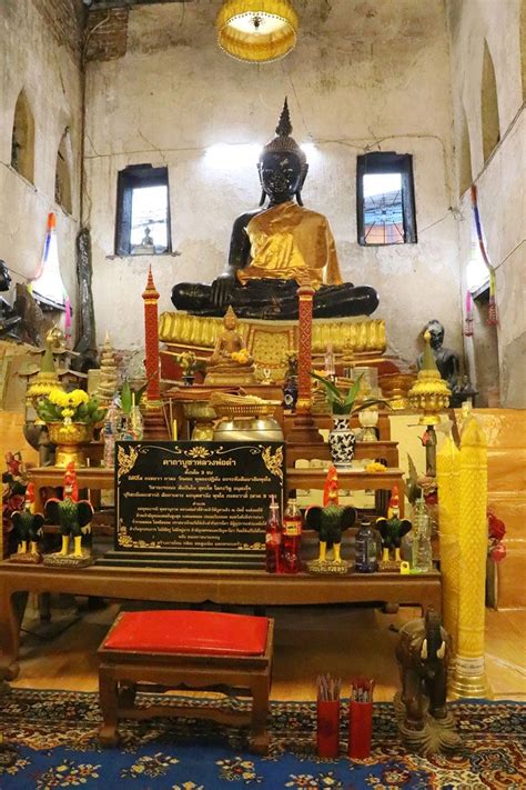 ผู้หญิง เที่ยววัดลับย่านบางยี่ขันยามค่ำคืน สัมผัสความงามวัดสวนสวรรค์