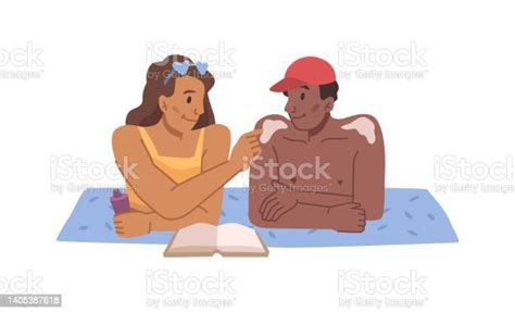 해변에있는 커플 남자 어깨에 자외선 차단제를 바르는 여자 햇빛으로부터 피부 보호 Spf와 자외선 차단제 또는 로션을 사용하여 플랫 만화 캐릭터 벡터 일러스트 레이 션 건강한