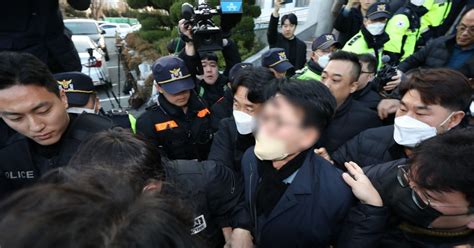 이재명 찌른 남성 압수수색 영장 발부