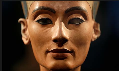 رمز الجمال تمثالها ناقص ماذا جرى لعين نفرتيتى الثانية؟ اليوم السابع