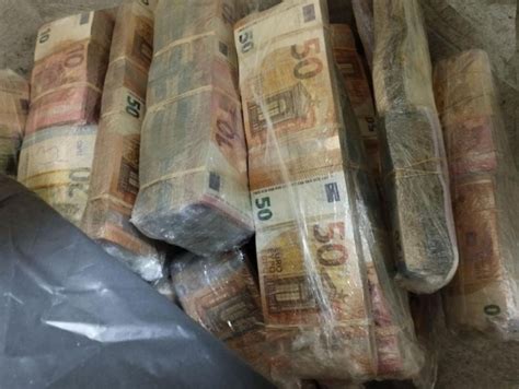 Иззеха недекларирана валута за над милион на „Капитан Андреево“ снимки