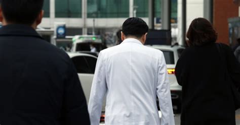 의사면허 따도 바로 개원 못해의료계 노예 의사 만들 의도