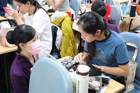 中國醫藥大學紫薔薇親善大使團 Home
