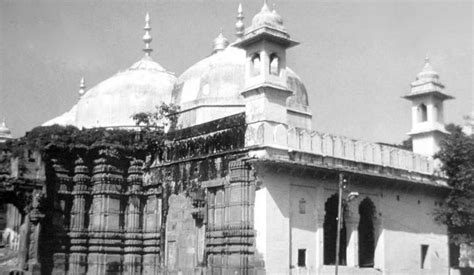 Gyanwapi Masjid Case ज्ञानवापी मस्जिद केस में मुस्लिम पक्ष को बड़ा झटका