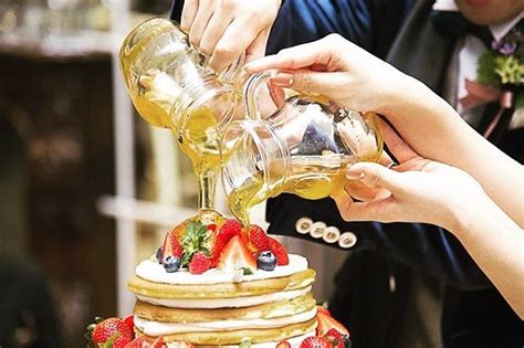 ウェディングケーキの新演出〔カラードリップケーキ〕のやり方まとめ Marry マリー ウェディングケーキ ケーキ アイデア
