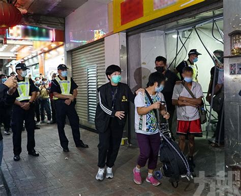 海關治安警關閘掃蕩水客活動 搜兩舖拘14人撿貨值312萬元 澳門力報官網