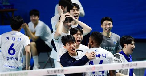 8일 쉰 삼성화재에 꼴찌 Kb손해보험은 너무 좋은 먹잇감파죽의 5연승 충격의 5연패