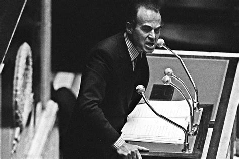 Mort De Robert Badinter Pourquoi A T Il Fait De L Abolition De La