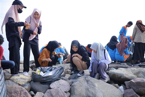 World Cleanup Day 2023 Ratusan Relawan Bersihkan Sampah Di Pantai Pelangi