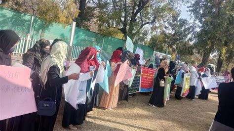 افغانستان سے نکلنے والی میڈیکل کی طالبات کہاں جائیں؟ پاکستان میں بھی
