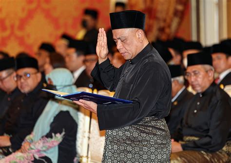 Saarani Mohamad Angkat Sumpah MB Perak Selangorkini