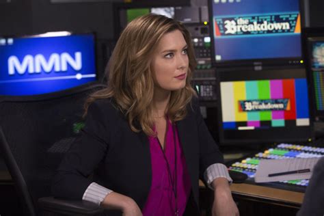 Great News Nbc Releases Newsroom Comedy Photos Canceled Renewed Tv