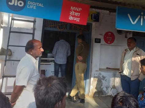 Theft At Mobile Shop In Rajasthans Pali बड़ा गुड़ा में मोबाइल शॉप