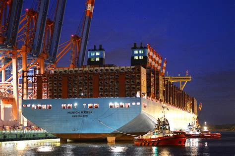 Port Of Hamburg Maiden Call Of 2nd Generation Triple E Vessel “munich