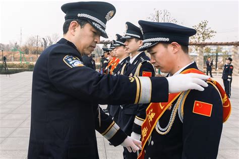 庆祝第四个中国人民警察节，长航黄石公安举行升警旗仪式 极目新闻