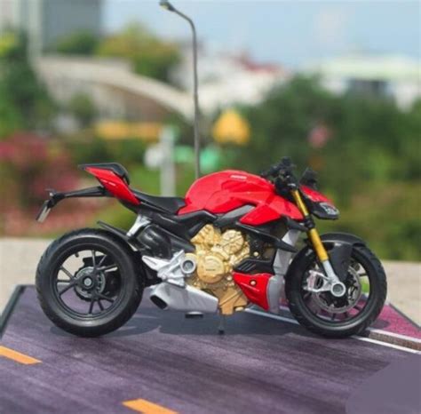 Super Naked V S Maisto